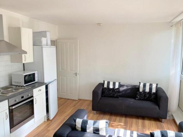 4 bedroom ground floor flat to rent