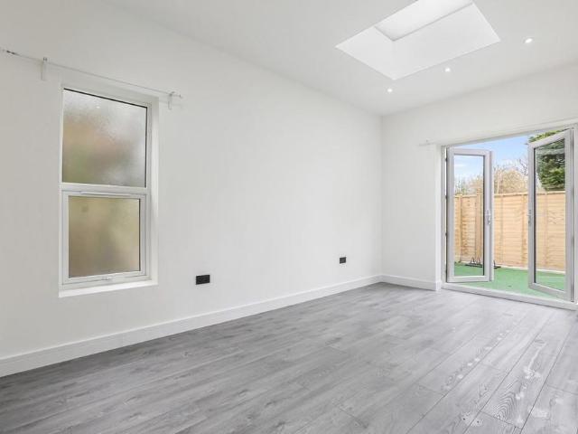 4 bedroom ground floor flat to rent