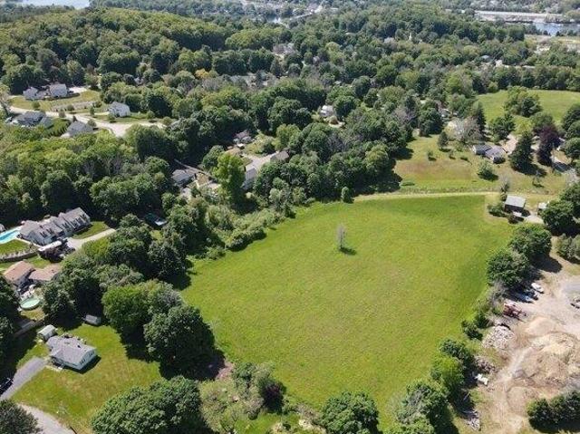 4 bedroom, Groveland MA 01834 LS102922145