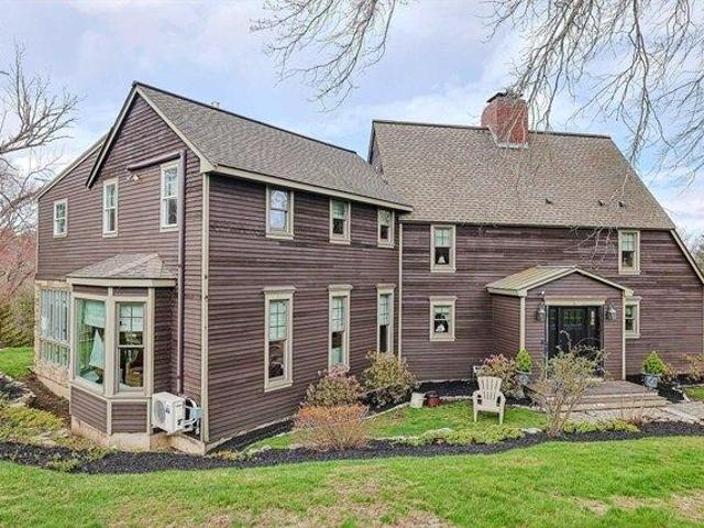 4 bedroom, Groveland MA 01834 LS103018131