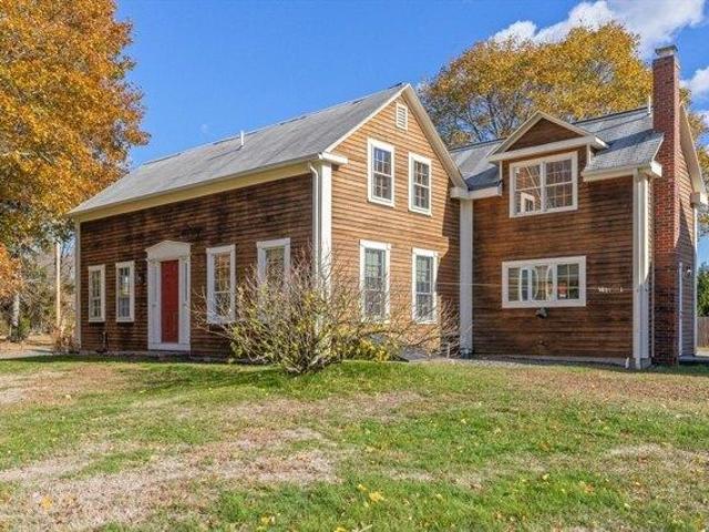 4 bedroom, Groveland MA 01834 101706047