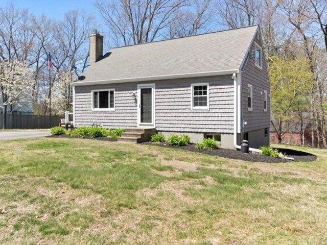 4 bedroom, Groveland MA 01834 102530636