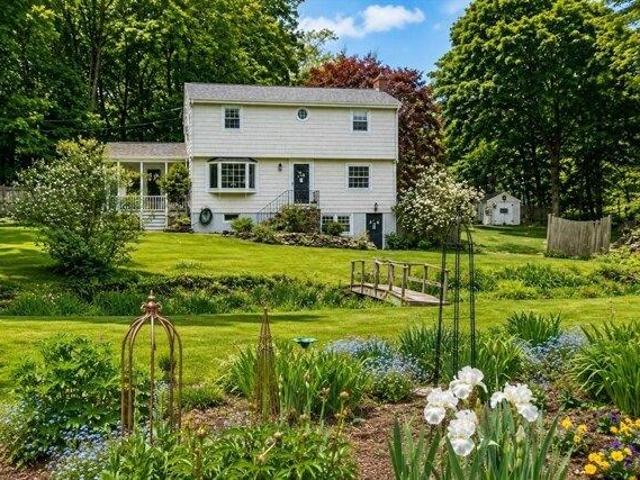 4 bedroom, Groveland MA 01834 103432477