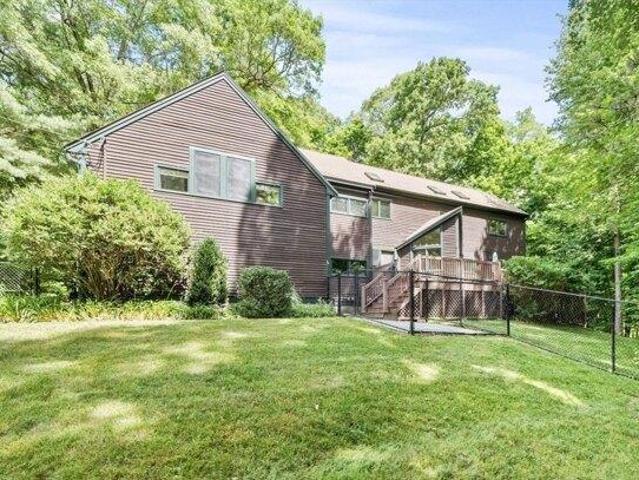 4 bedroom, Groveland MA 01834 105115005