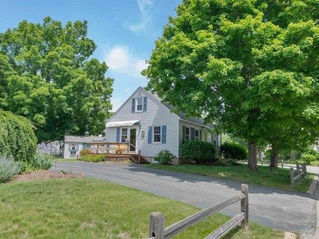 4 bedroom, Dover NH 03820 LS103125057