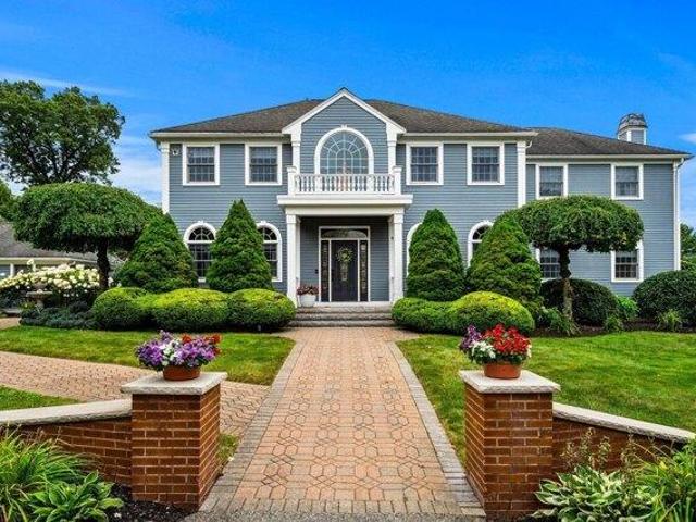 4 bedroom, Danvers MA 01923 105558819