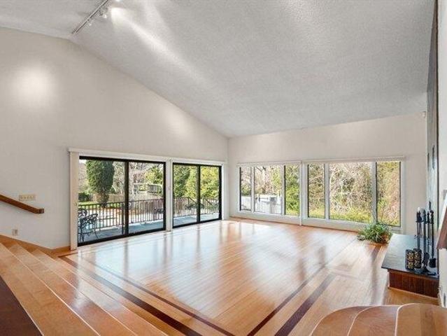4 bedroom, Dartmouth MA 02748 102778141