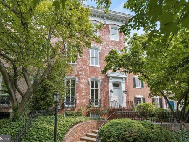 4 bedroom, DC DC 102468906