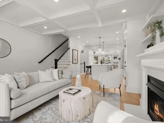 4 bedroom, DC DC LS101948627