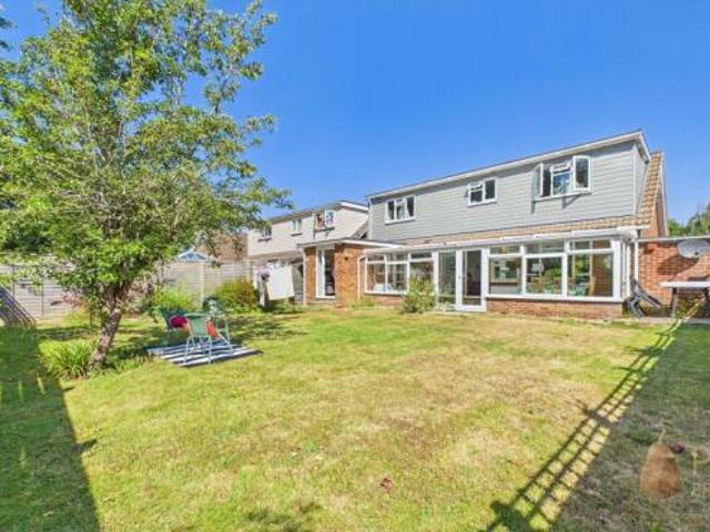 4 bedroom detached bungalow for rent in East Mead, Ferring, BN12
