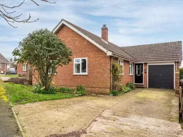 4 bedroom detached bungalow for rent in Farmerie Road, Hundon.