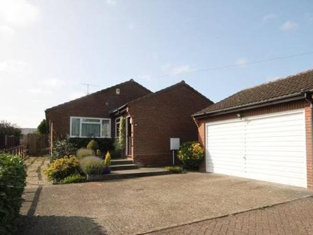 4 bedroom detached bungalow for rent in Fildyke Road Meppershall Shefford SG17