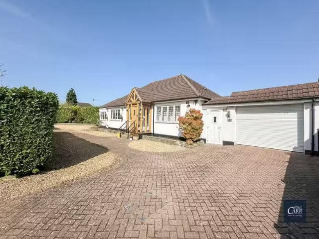 4 bedroom detached bungalow for rent in Frankburn Road, Street.
