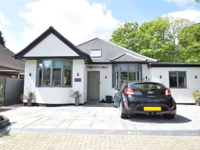 4 bedroom detached bungalow for rent in Hereford Gardens, Pinn.