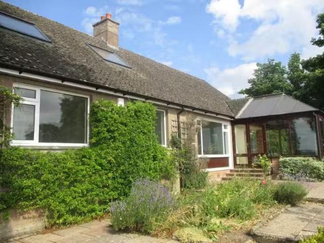 4 bedroom detached bungalow for rent in Lodgefield, Greengill.