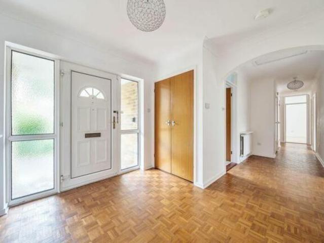 4 bedroom detached bungalow for rent in More Close, Purley, Croydon London Borough, CR8