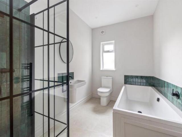 4 bedroom detached bungalow for rent in Stone Lane, Worthing, BN13