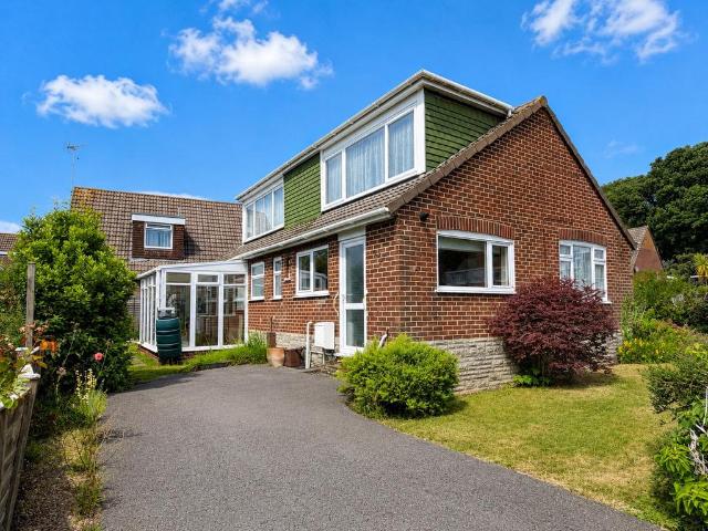 4 bedroom detached bungalow for sale