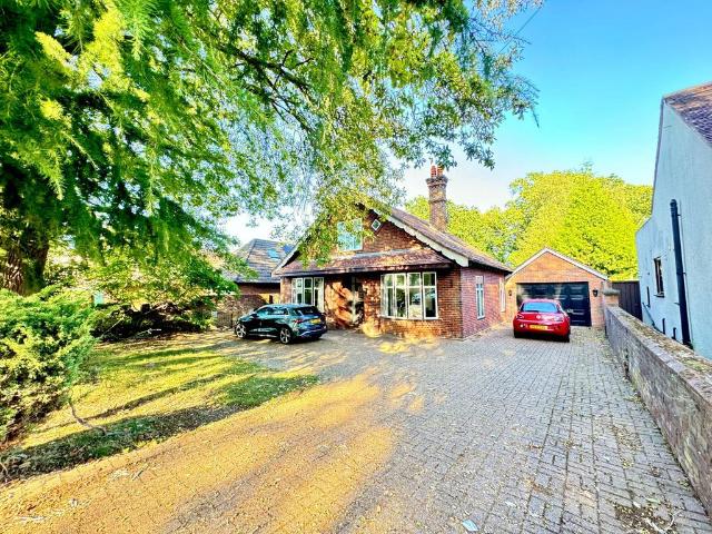 4 bedroom detached bungalow for sale