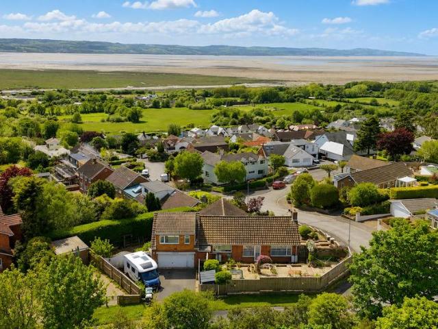 4 bedroom detached bungalow for sale