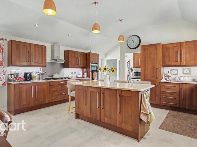 4 bedroom detached bungalow for sale