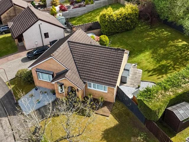 4 bedroom detached bungalow for sale