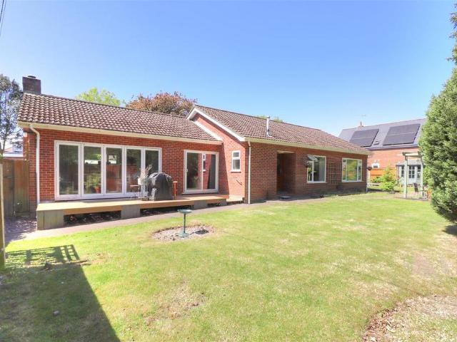 4 bedroom detached bungalow for sale