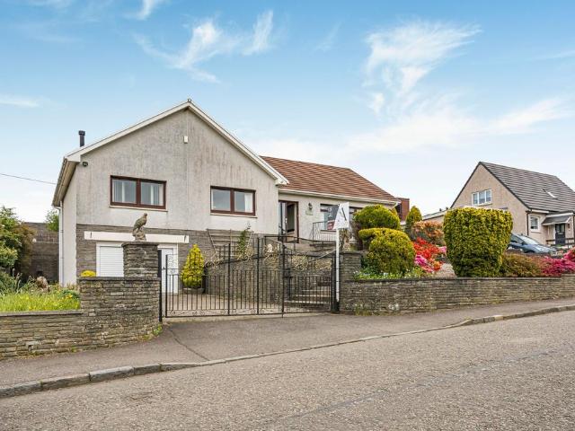 4 bedroom detached bungalow for sale