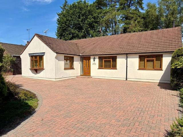 4 bedroom detached bungalow for sale