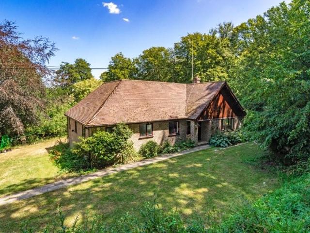 4 bedroom detached bungalow for sale