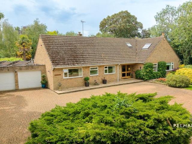 4 bedroom detached bungalow for sale