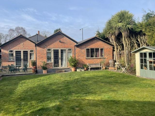 4 bedroom detached bungalow for sale