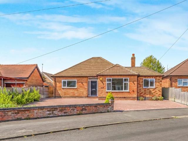 4 bedroom detached bungalow for sale