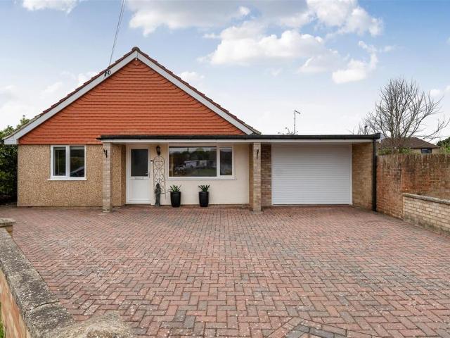 4 bedroom detached bungalow for sale