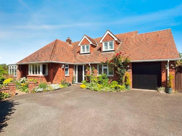 4 bedroom detached bungalow for sale