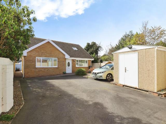4 bedroom detached bungalow for sale