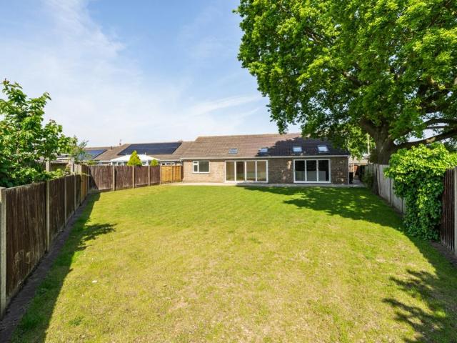 4 bedroom detached bungalow for sale