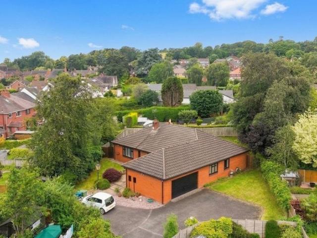 4 bedroom detached bungalow for sale