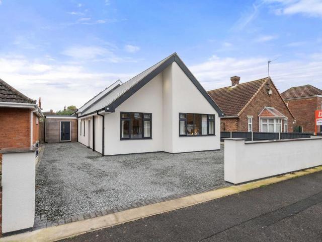 4 bedroom detached bungalow for sale