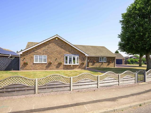 4 bedroom detached bungalow for sale