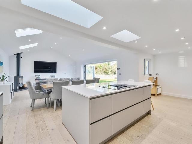 4 bedroom detached bungalow for sale