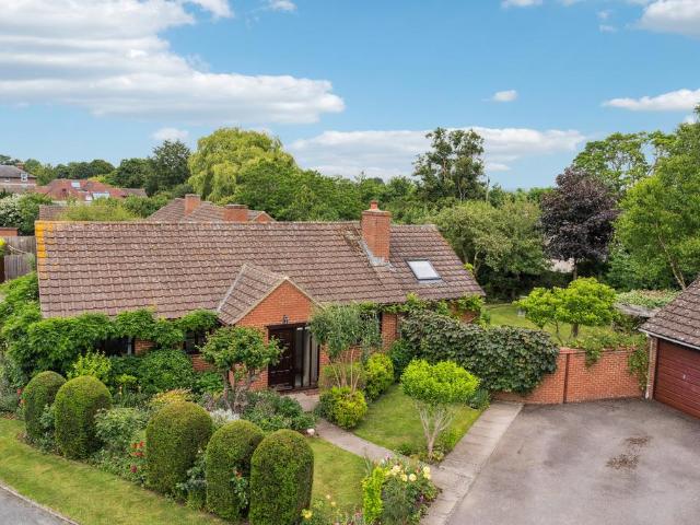 4 bedroom detached bungalow for sale