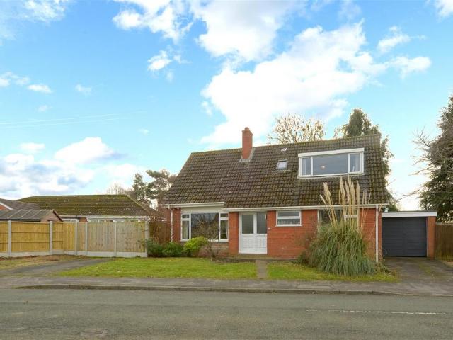4 bedroom detached bungalow for sale