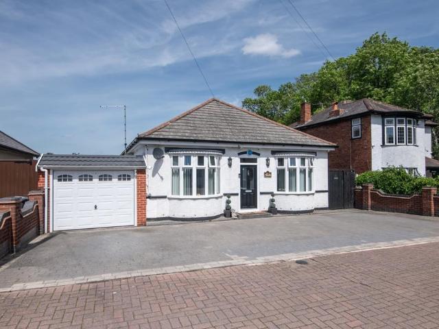 4 bedroom detached bungalow for sale