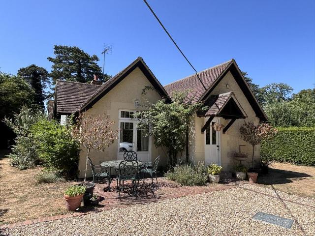 4 bedroom detached bungalow for sale