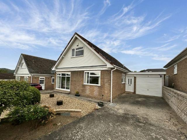 4 bedroom detached bungalow for sale