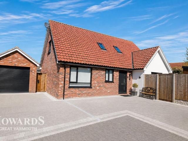 4 bedroom detached bungalow for sale