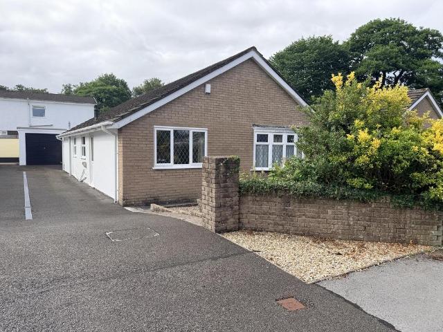 4 bedroom detached bungalow for sale