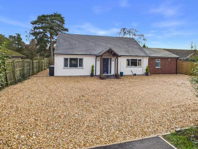 4 bedroom detached bungalow for sale