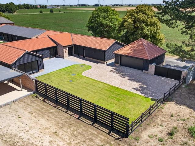 4 bedroom detached bungalow for sale